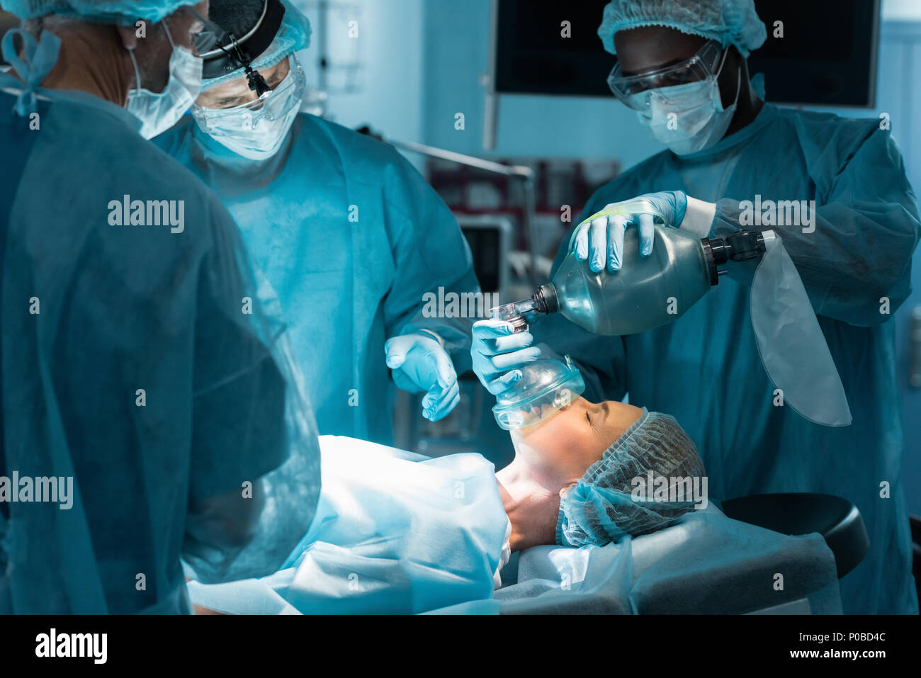 Patient oxygen mask in operating hi-res stock photography and images ...