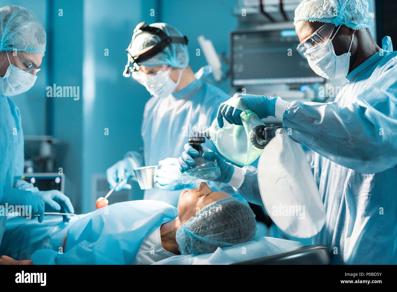 Anesthetist hi-res stock photography and images - Alamy