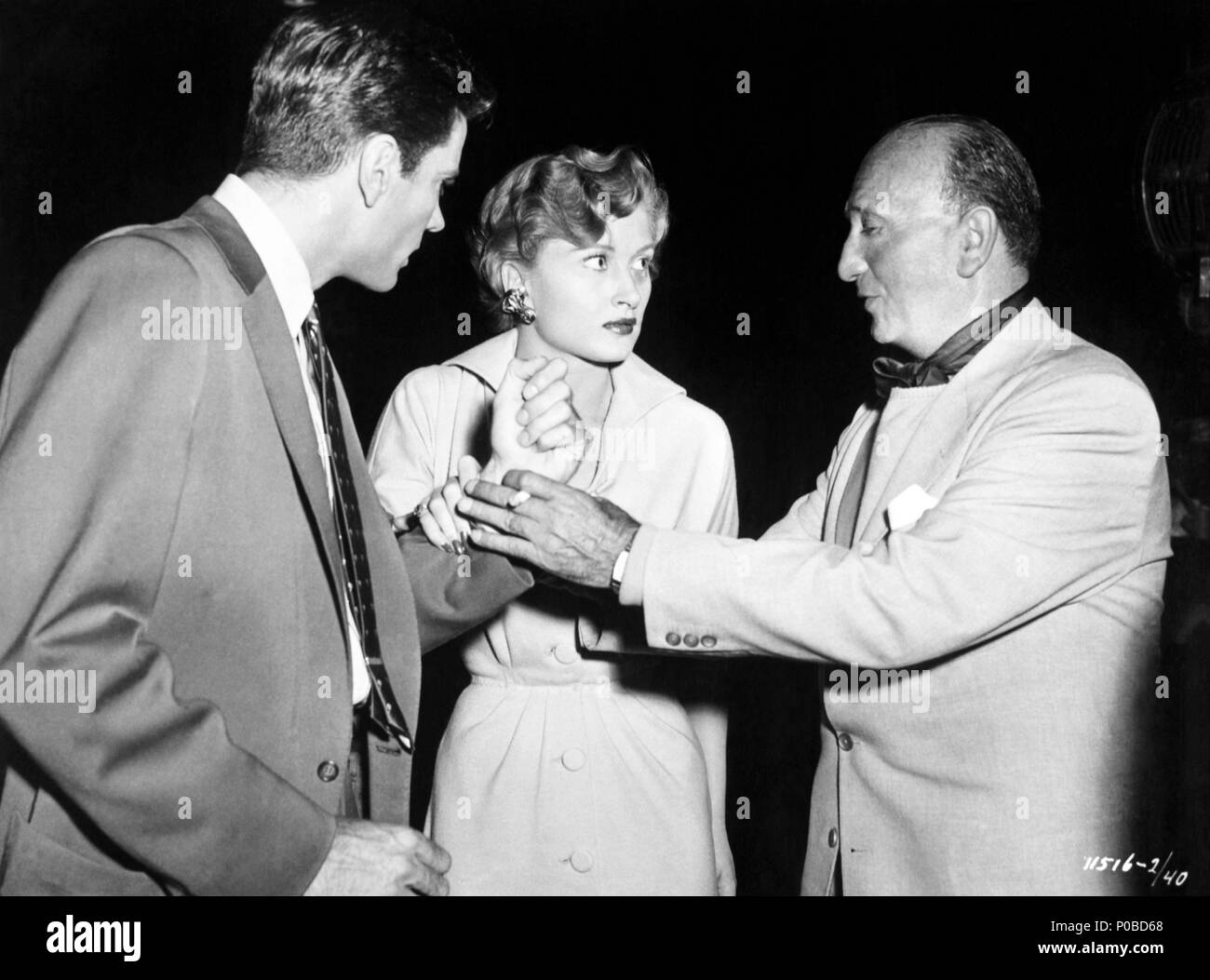 Debut en pantalla hi-res stock photography and images - Alamy