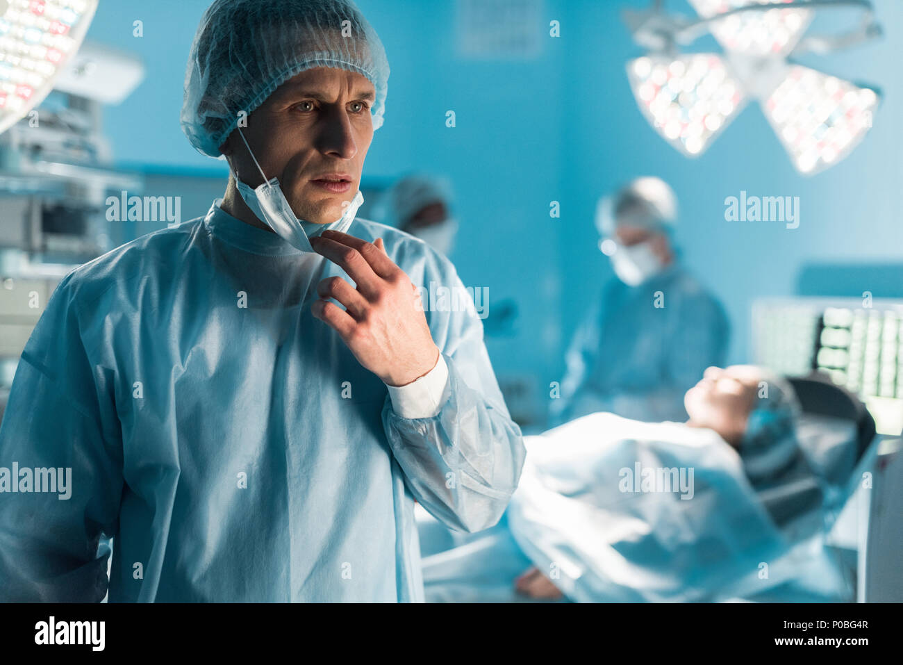 scared surgeon looking away in operating room Stock Photo - Alamy