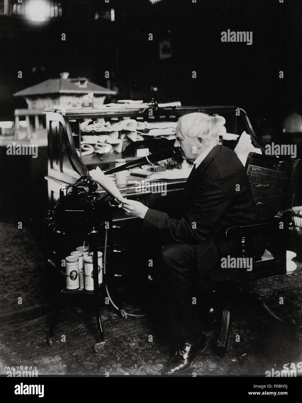 Thomas alva edison cinema hi-res stock photography and images - Alamy