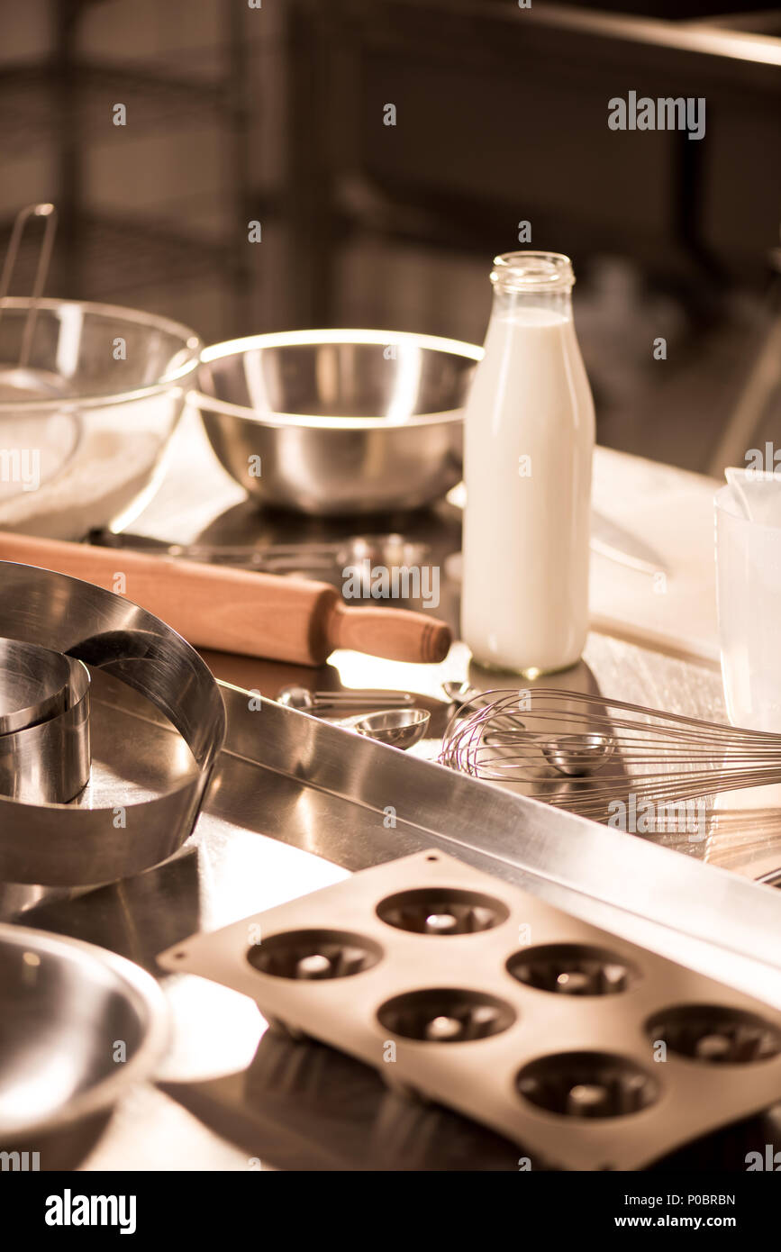 Cutlery on steel counter hi-res stock photography and images - Alamy