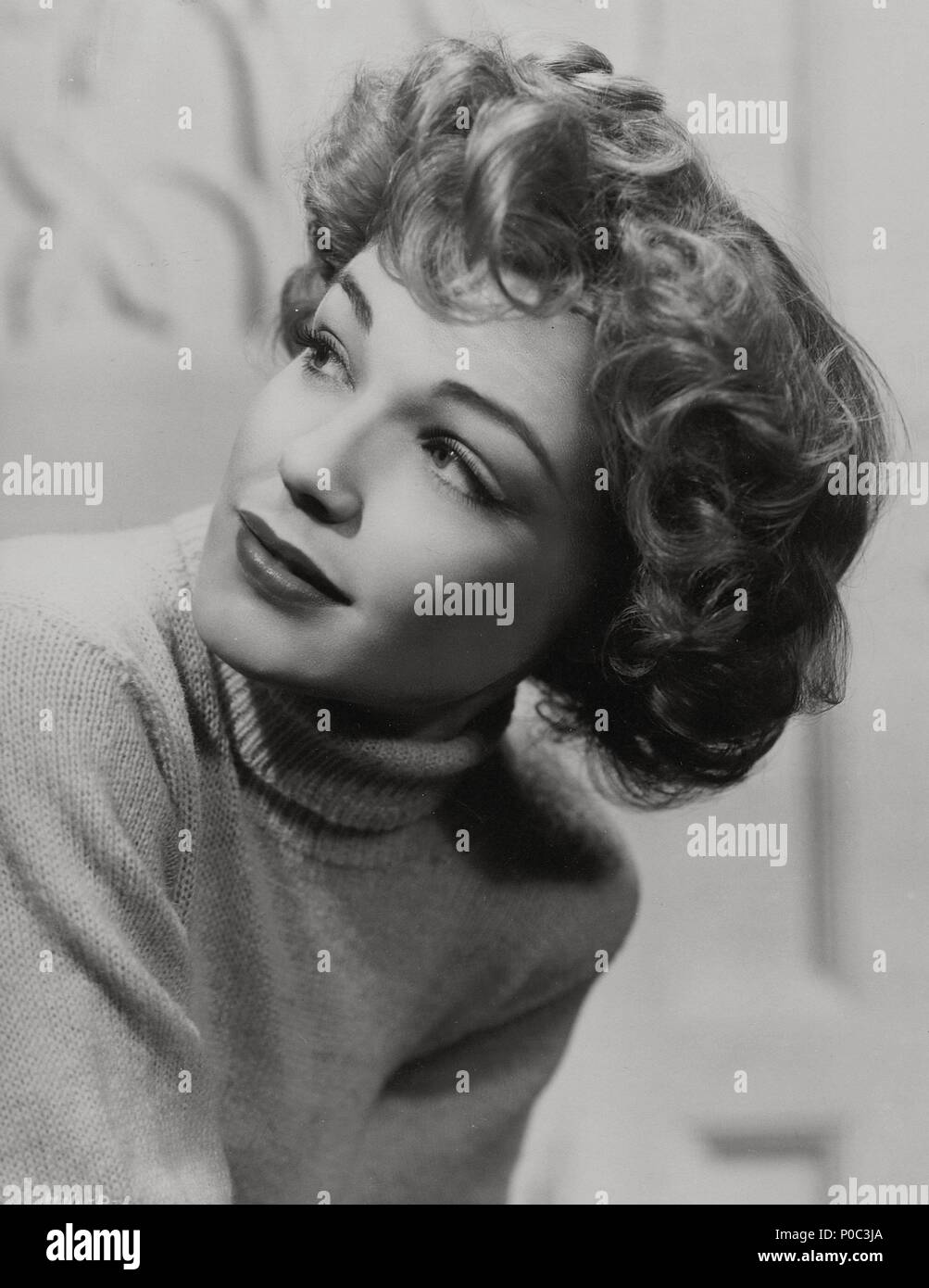 Simone signoret hi-res stock photography and images - Alamy