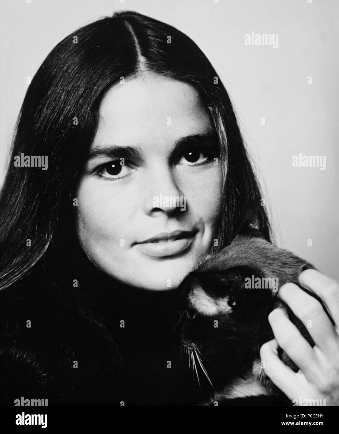 Ali macgraw 1970 Black and White Stock Photos & Images - Alamy