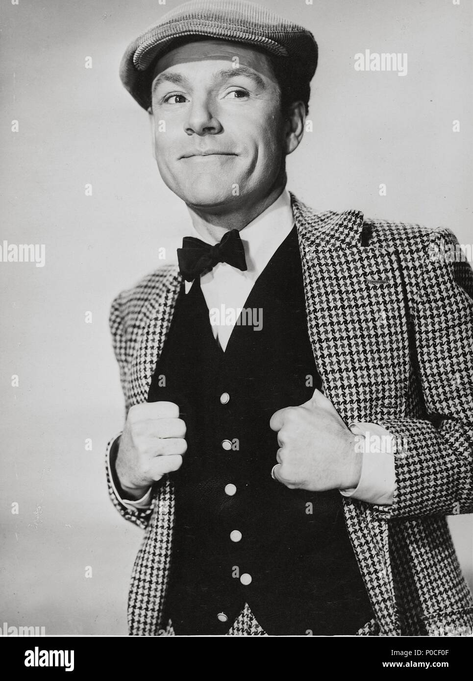 Stars: KENNETH MORE Stock Photo - Alamy