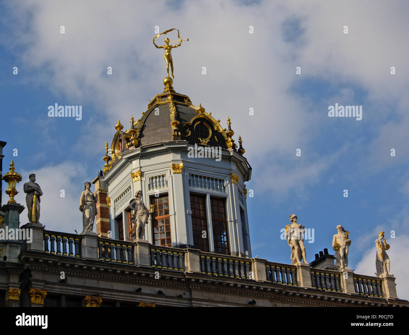 Posh balcony hi-res stock photography and images - Alamy