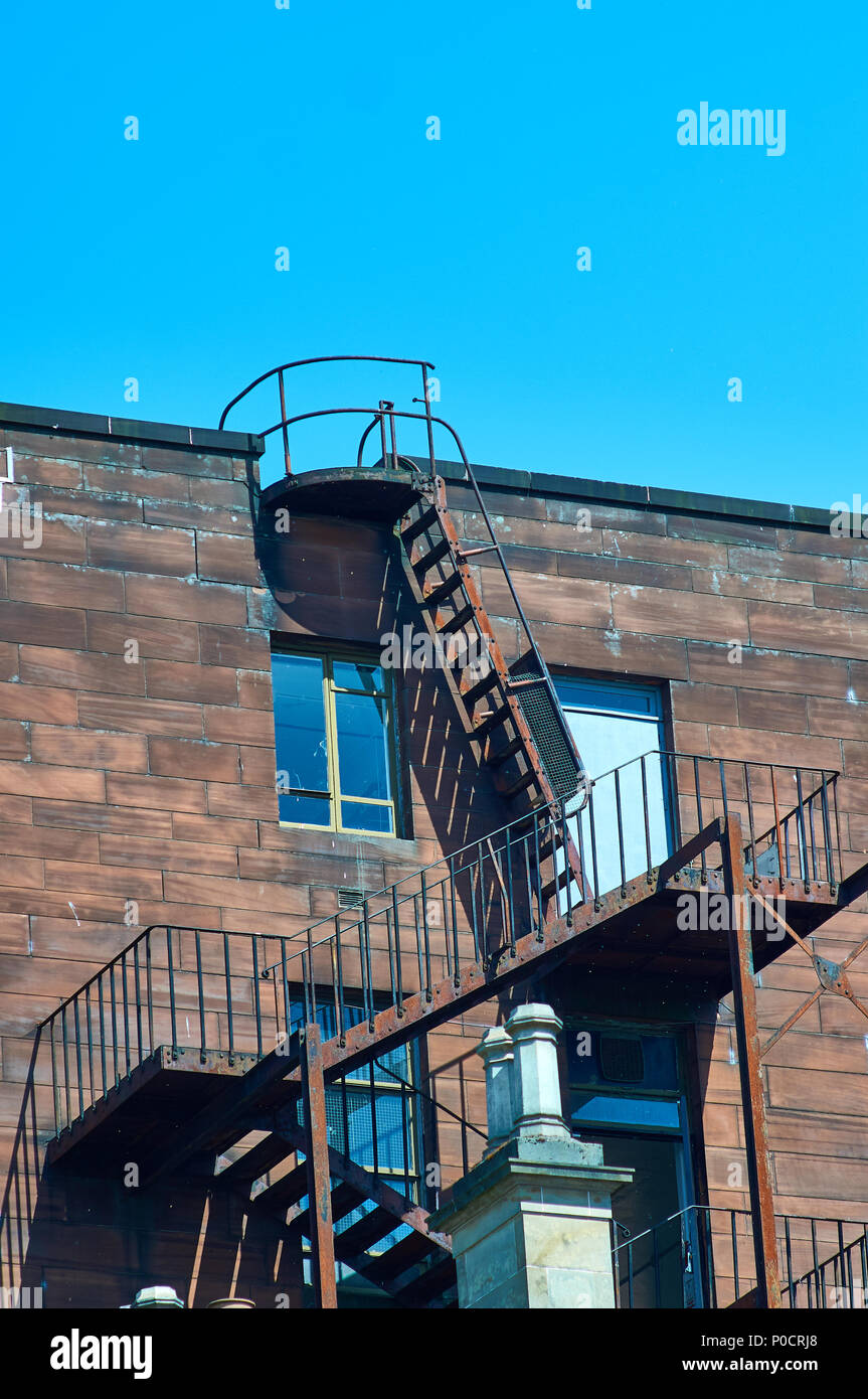 Fire escape to roof hi-res stock photography and images - Alamy