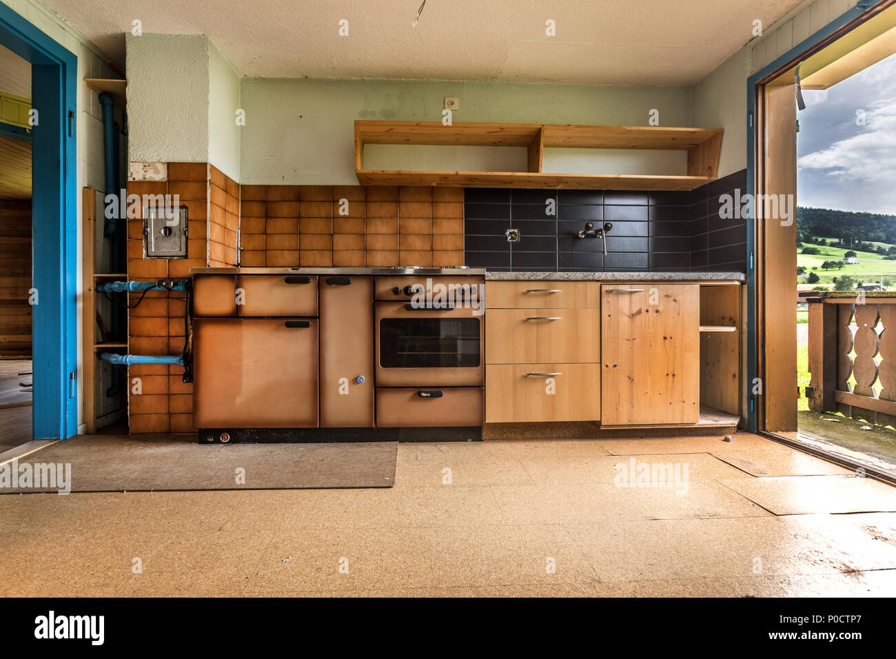 Old demolished house hi-res stock photography and images - Alamy