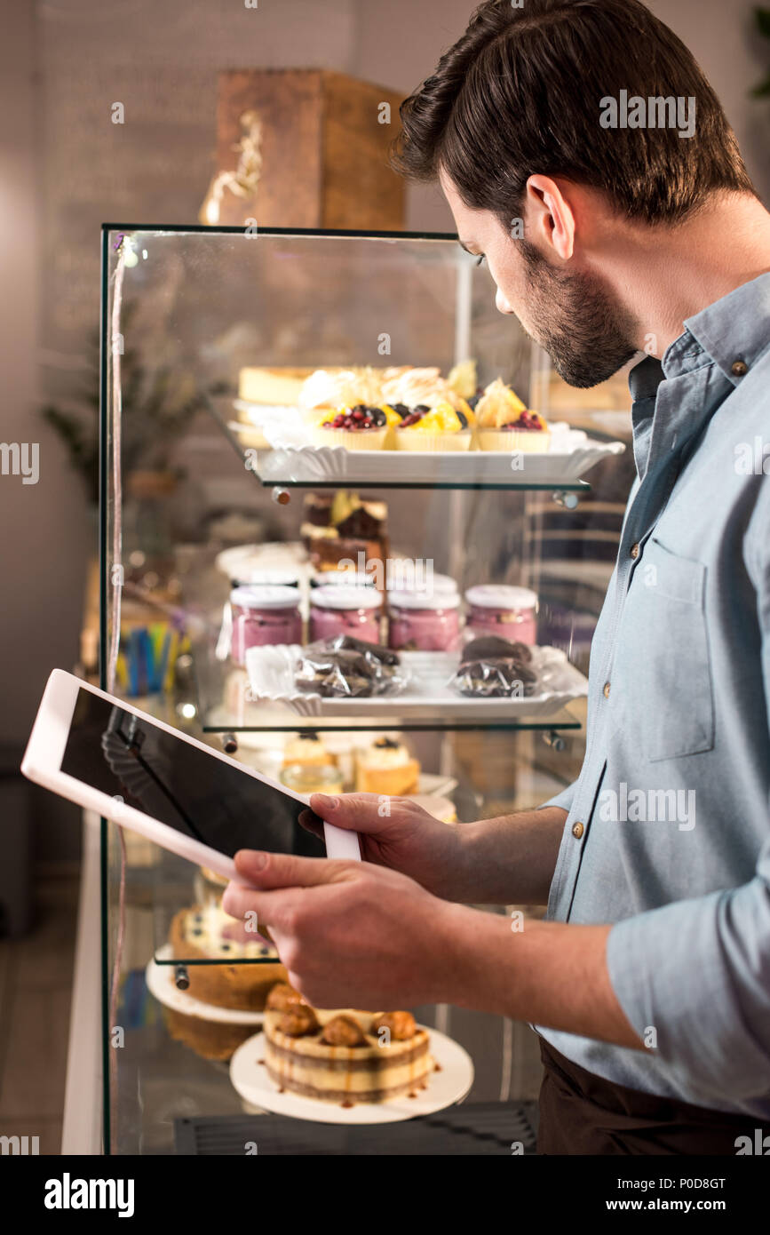 Work in coffee shop hi-res stock photography and images - Alamy