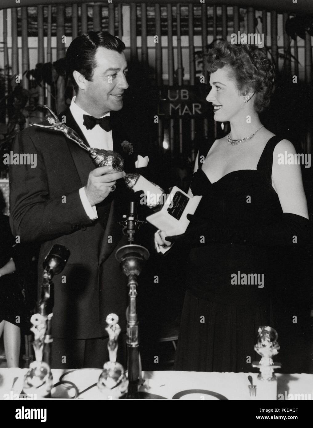 Stars: ROBERT (SCHAUSPIELER) TAYLOR; ELEANOR PARKER Stock Photo - Alamy