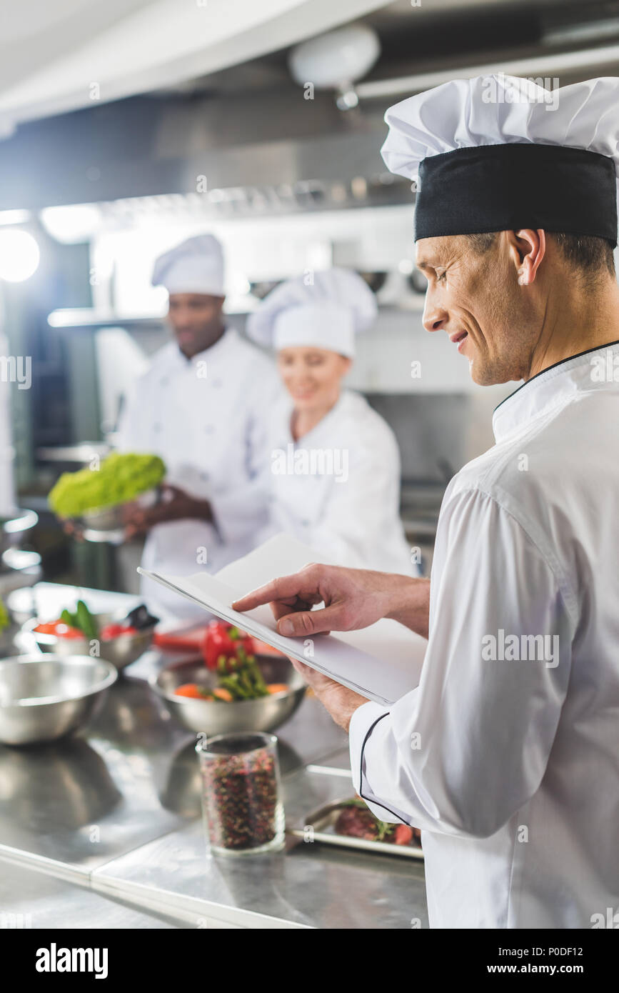 Handsome male chef pointing hi-res stock photography and images - Alamy