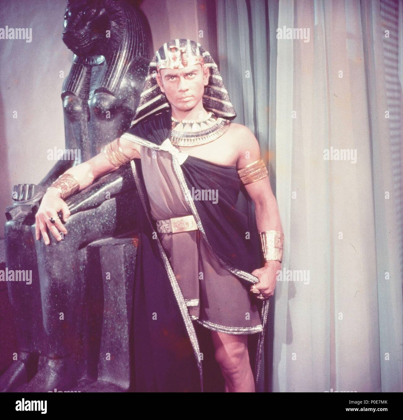 The ten commandments 1956 yul brynner hi-res stock photography and ...