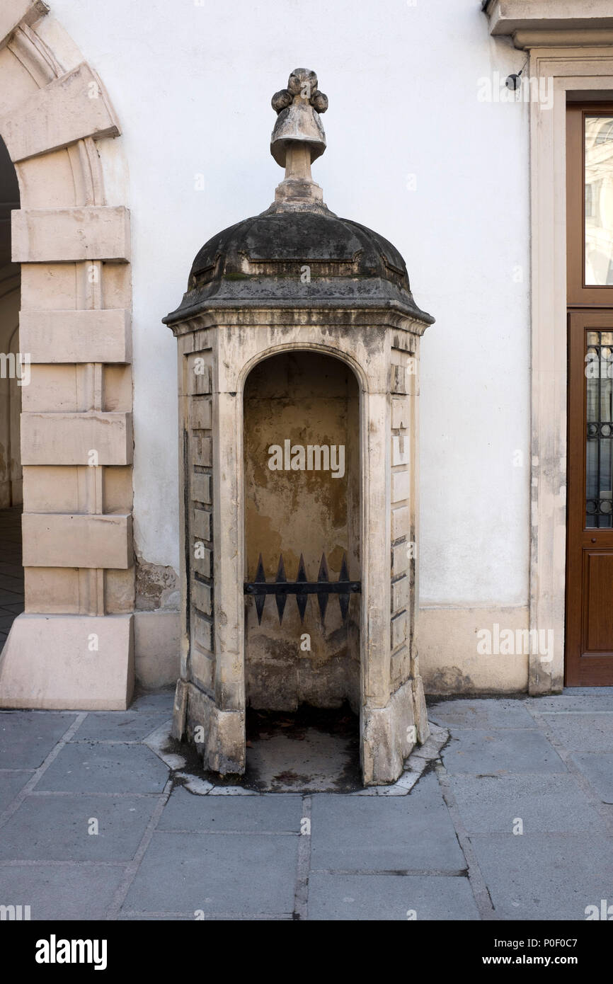 Huir hi-res stock photography and images - Alamy