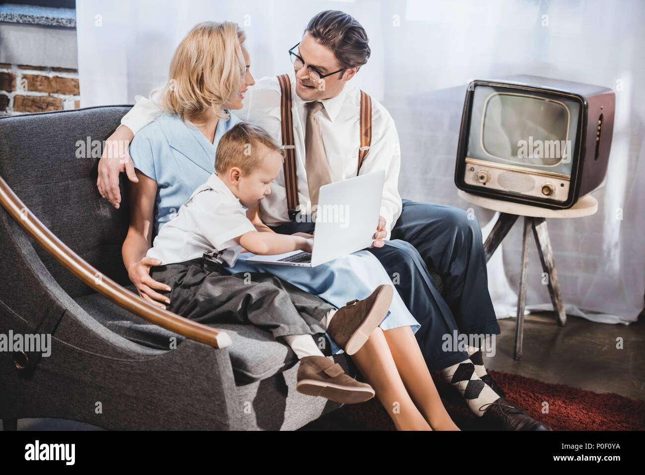 Vintage family and tv 1950s hi-res stock photography and images - Alamy