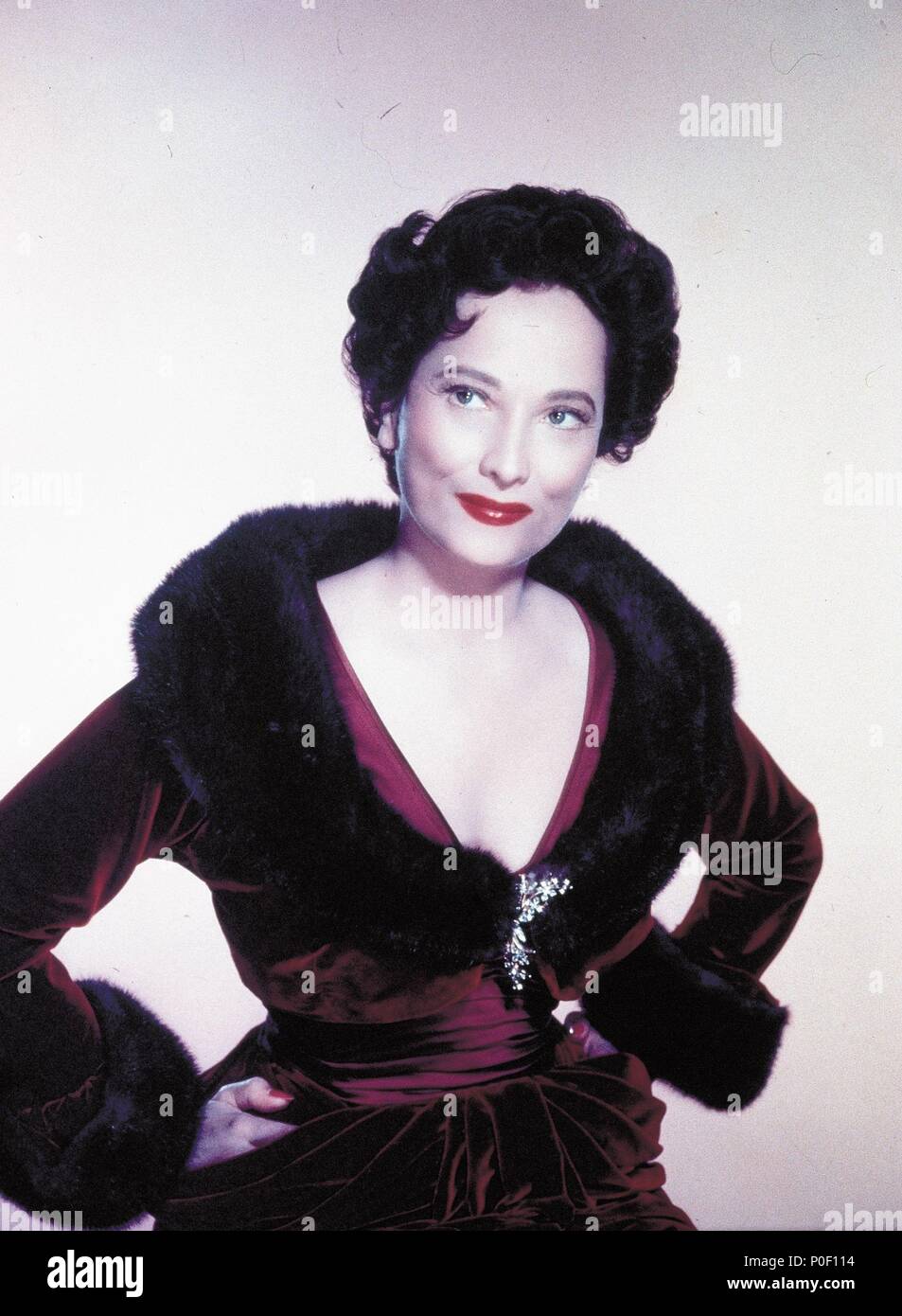 Merle oberon portrait hi-res stock photography and images - Alamy