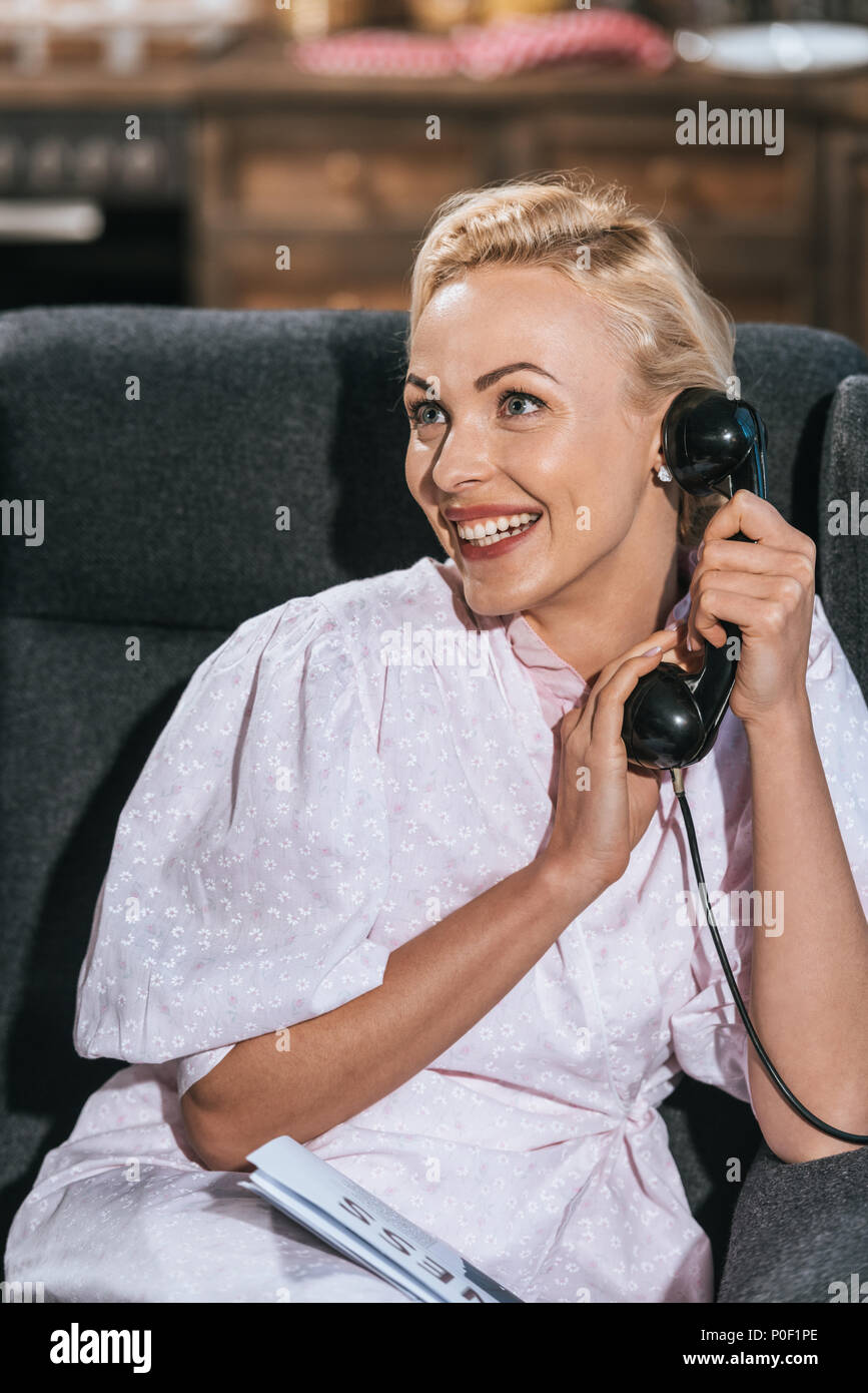 Telephone woman indoors 1950s hi-res stock photography and images - Alamy