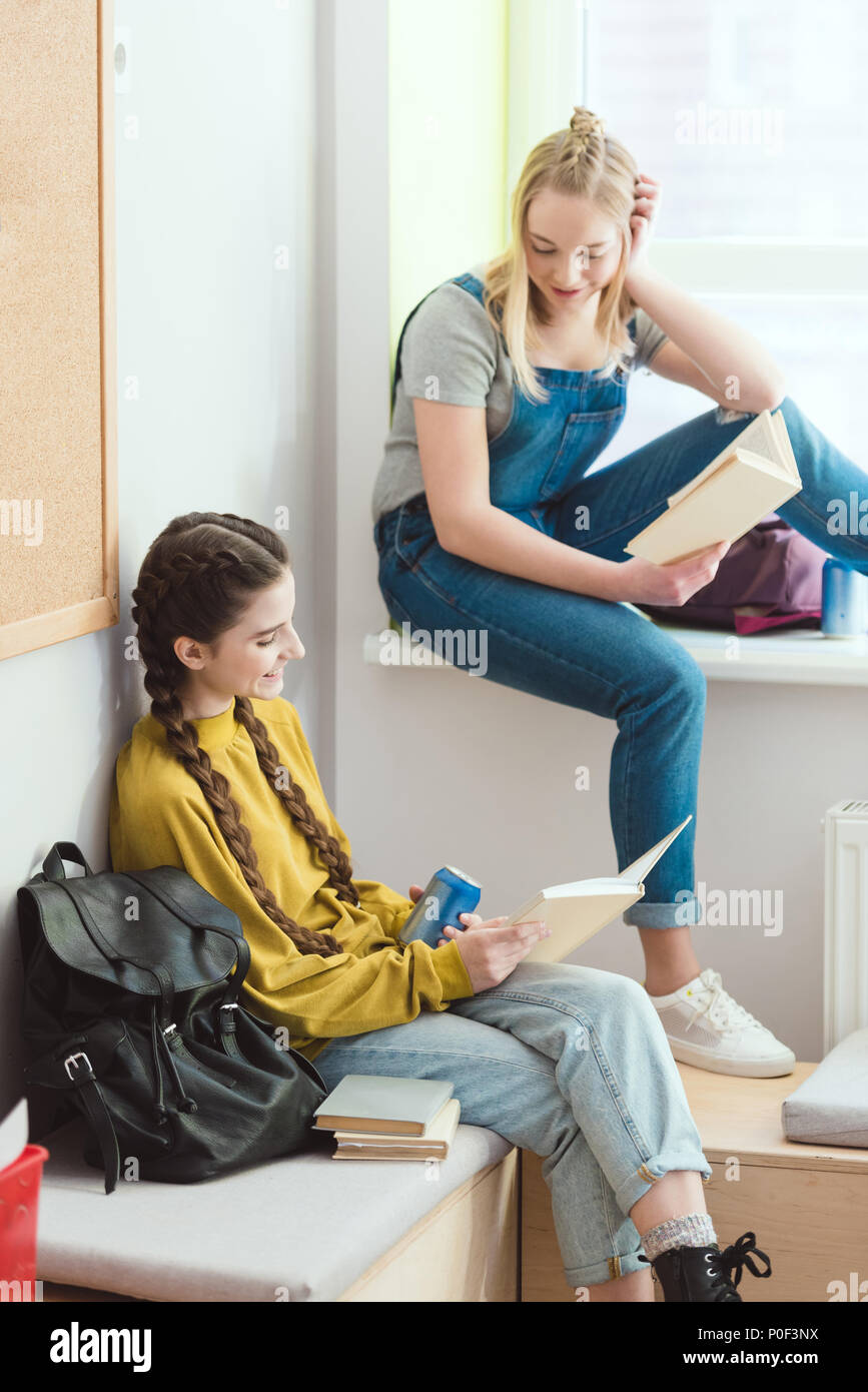 High school female students hi-res stock photography and images - Alamy