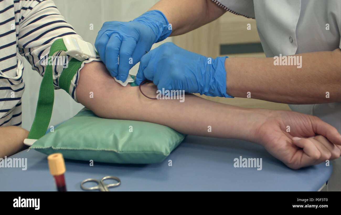 Blood donation procedure at the hospital Stock Photo - Alamy