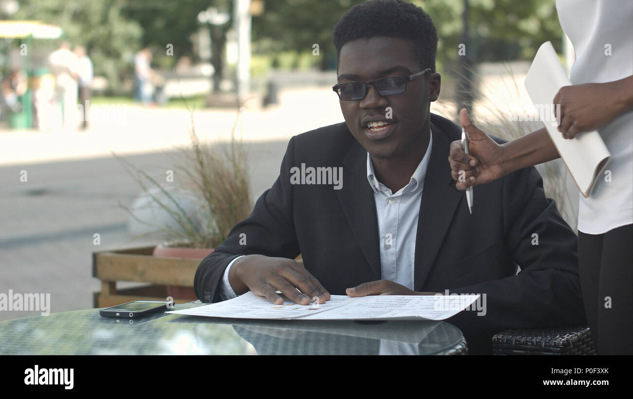 Manorderinginrestaurant hi-res stock photography and images - Alamy