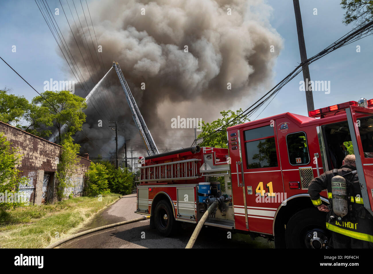 Detroit, Michigan - Firefighters at a building fire on Detroit's east ...