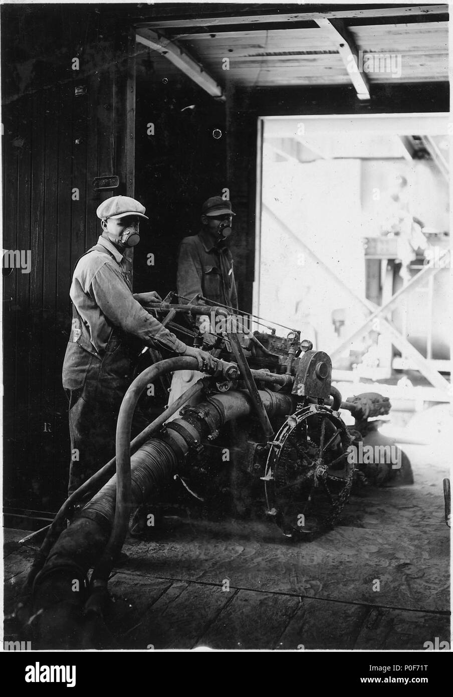 Unloading cement at Six Companies low level concrete mixing plant Stock ...