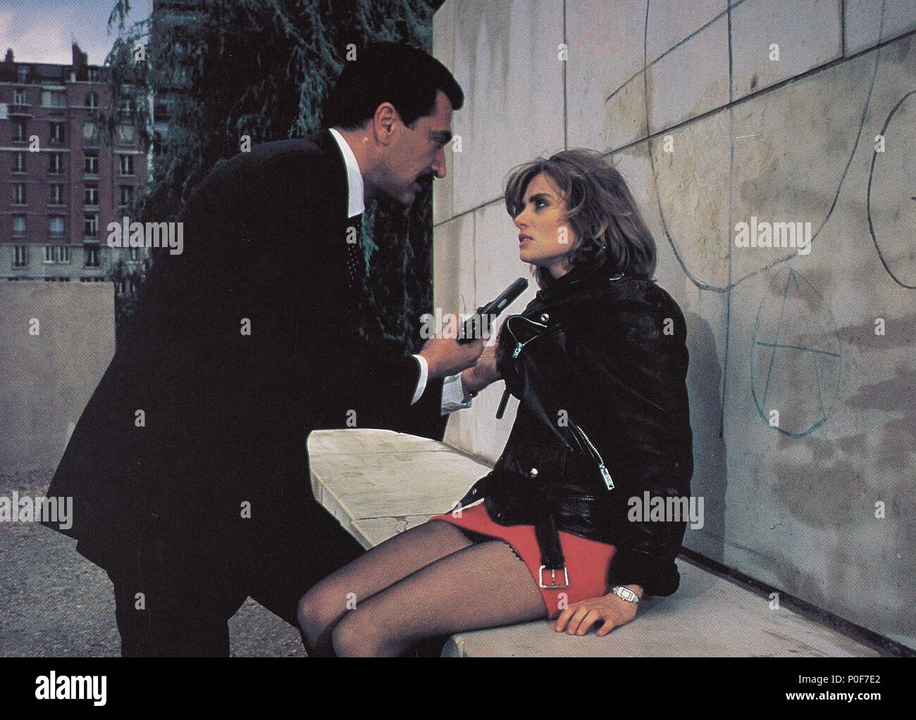 Frantic 1988 emmanuelle seigner hi-res stock photography and images - Alamy