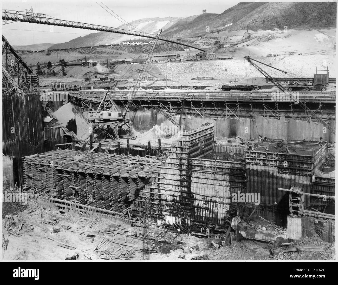 Structure of dam Black and White Stock Photos & Images - Alamy