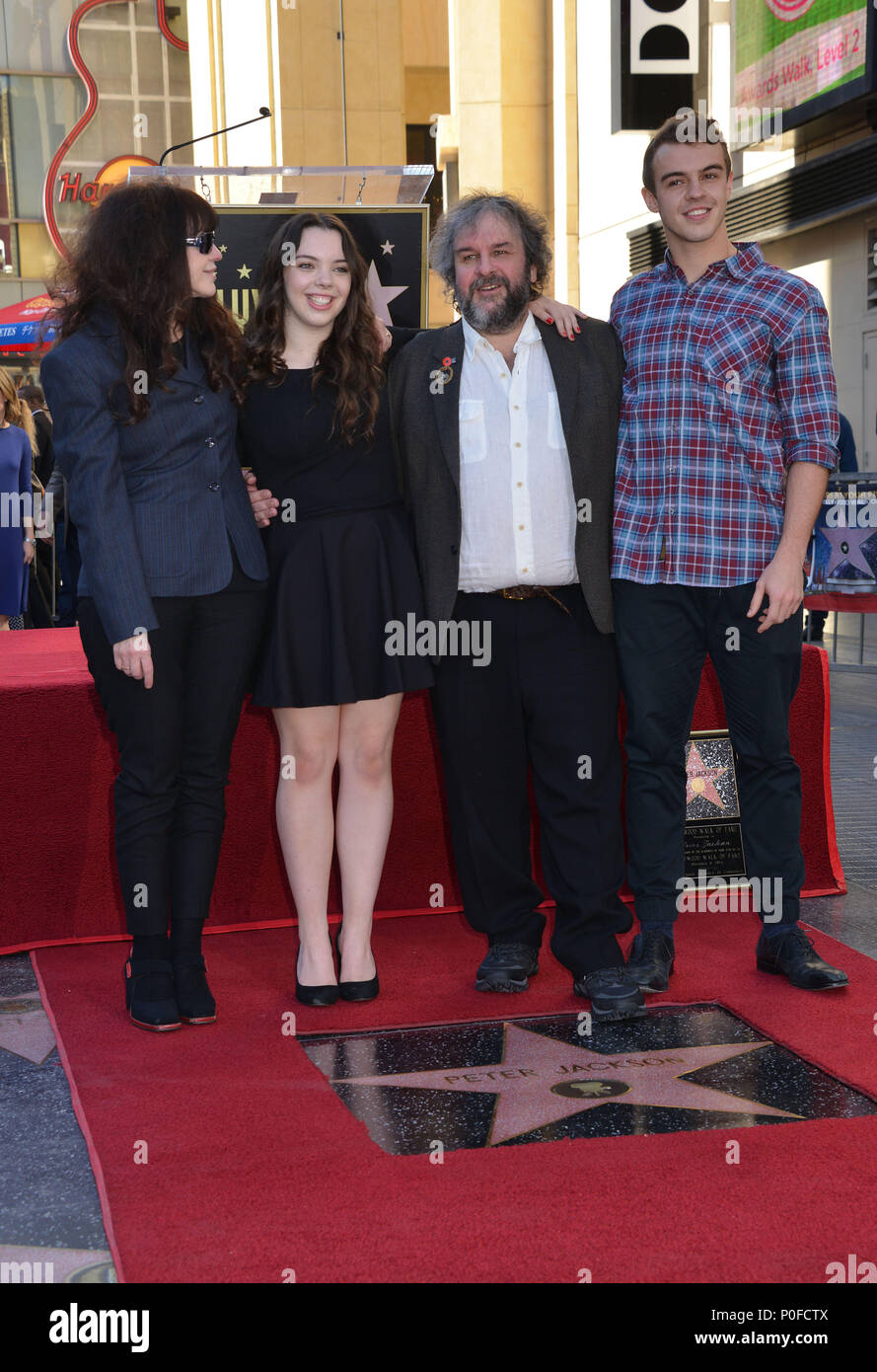 a Peter Jackson star -075 with wife and kids at the Peter Jackson ...
