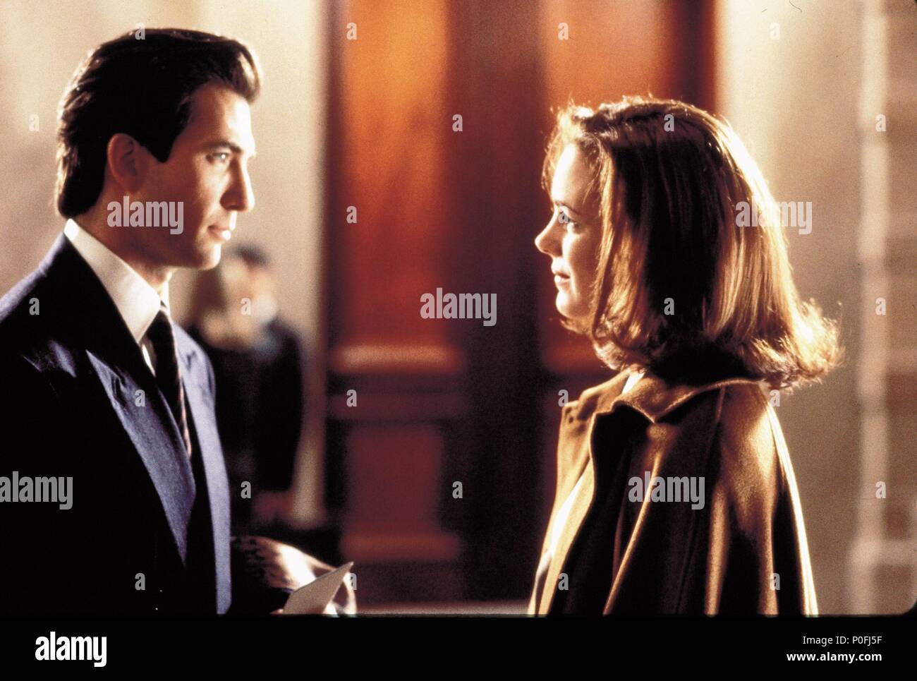 Miracle on 34th street 1994 dylan mcdermott hi-res stock photography ...