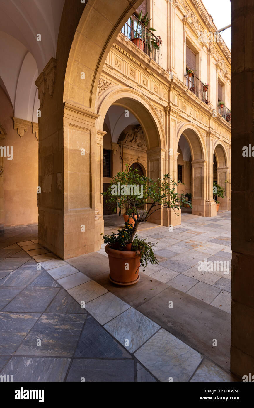 Rococo style of architecture hi-res stock photography and images - Alamy