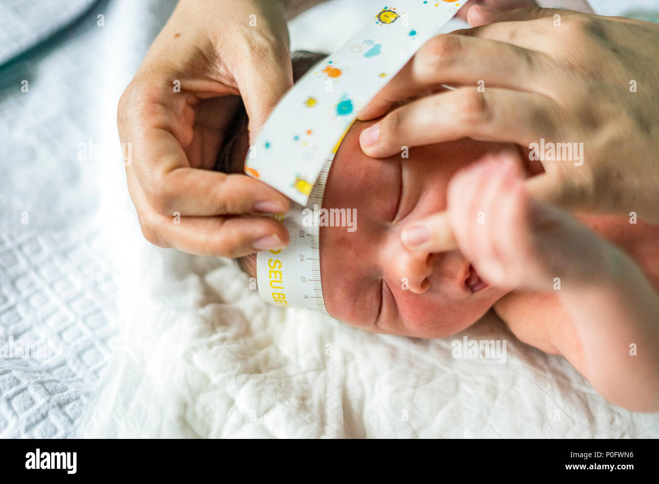 Head circumference hi-res stock photography and images - Alamy