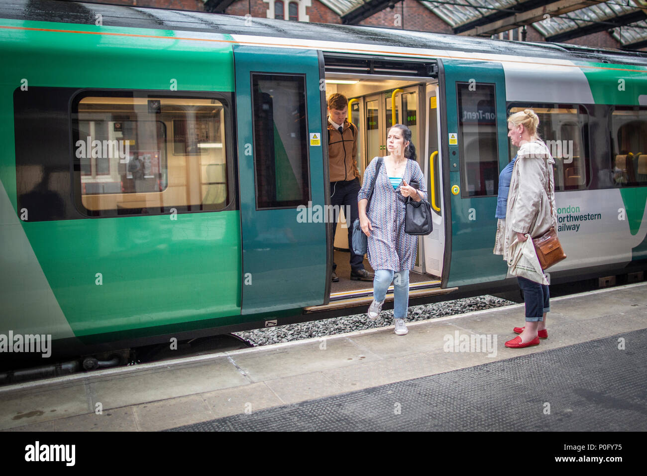 Stoke on trent railway station hi-res stock photography and images - Alamy