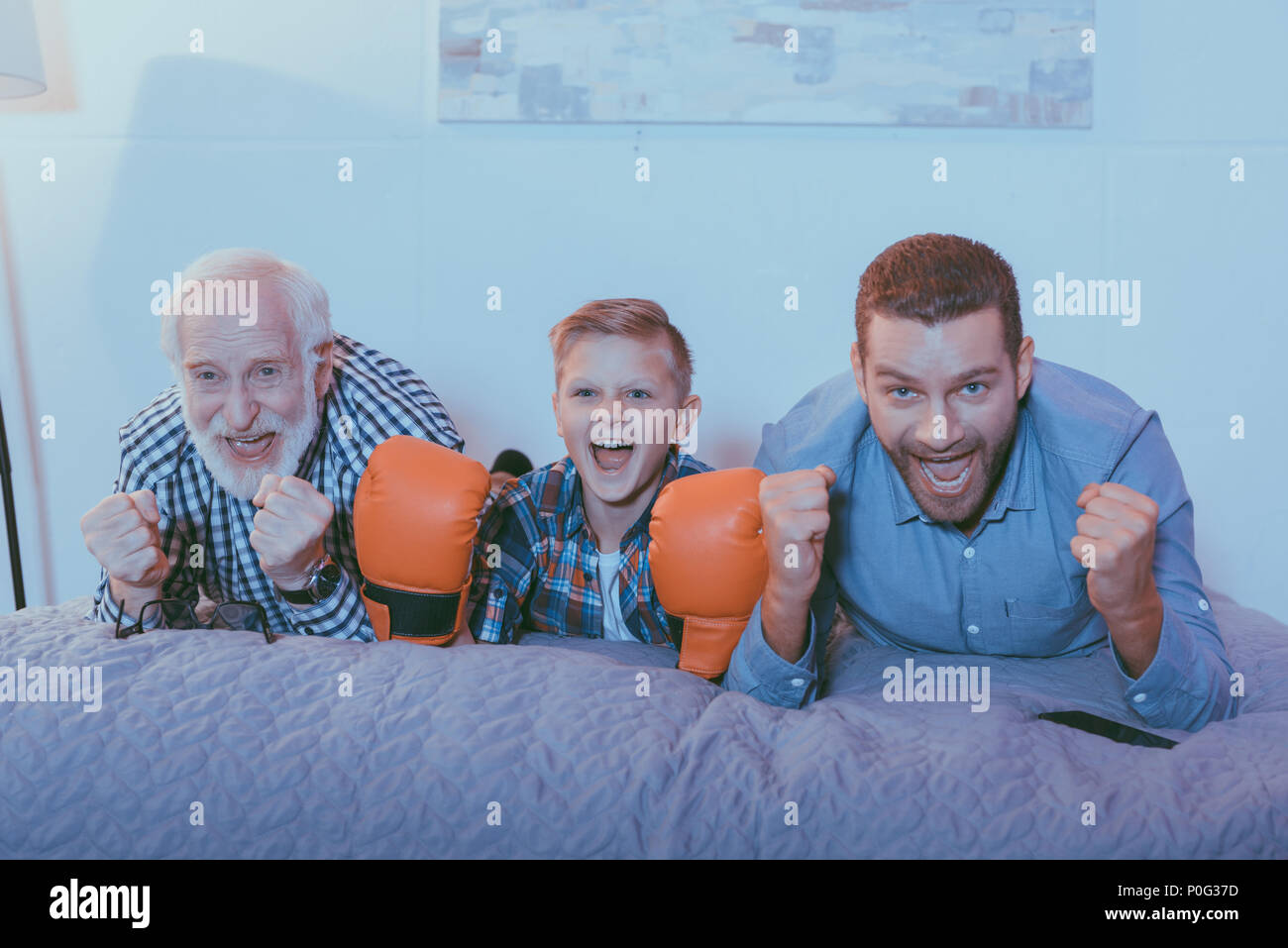 People cheering on boxing hi-res stock photography and images - Alamy