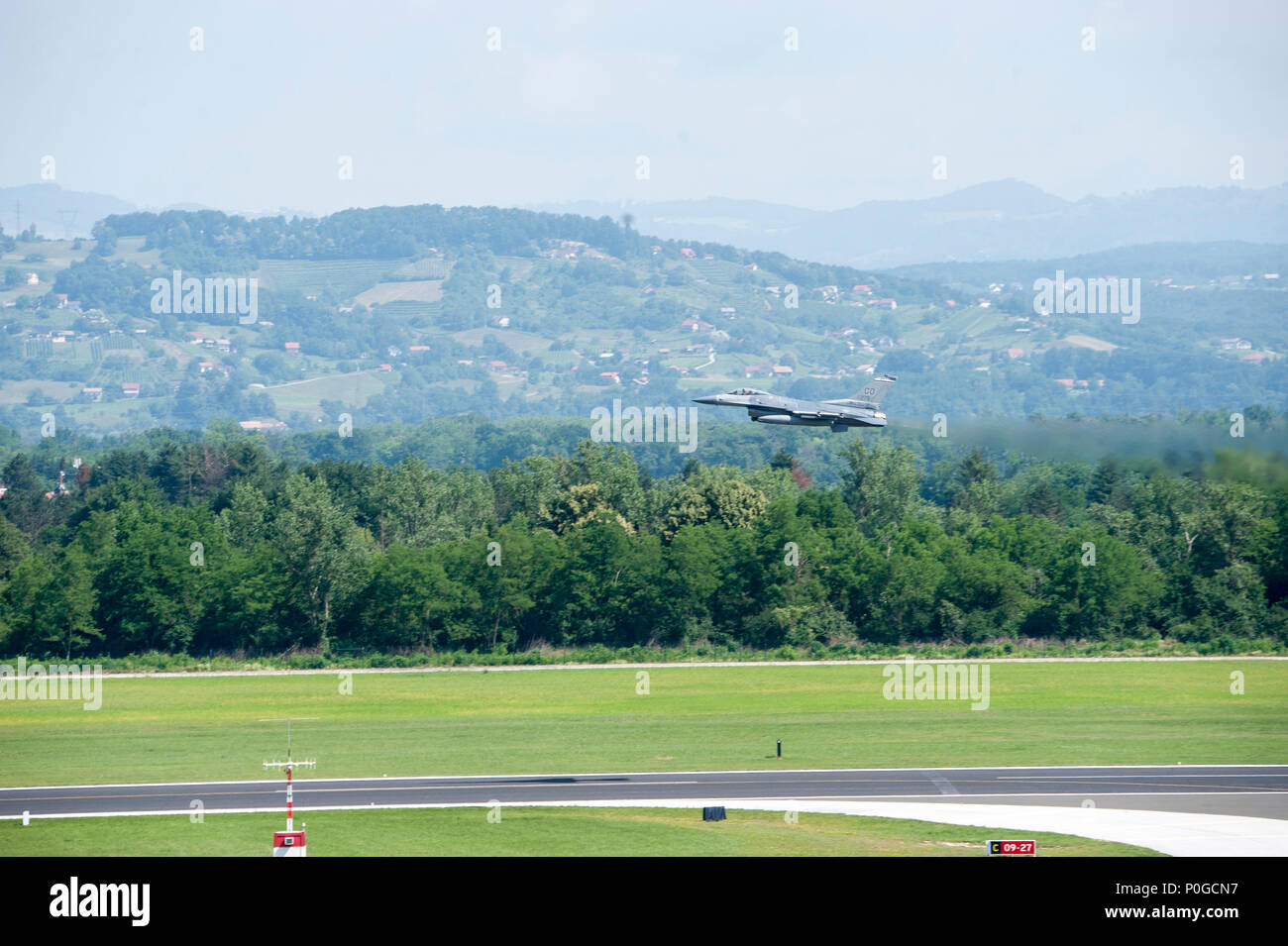 An F-16 Fighting Falcon from the 140th Wing, Colorado Air National ...