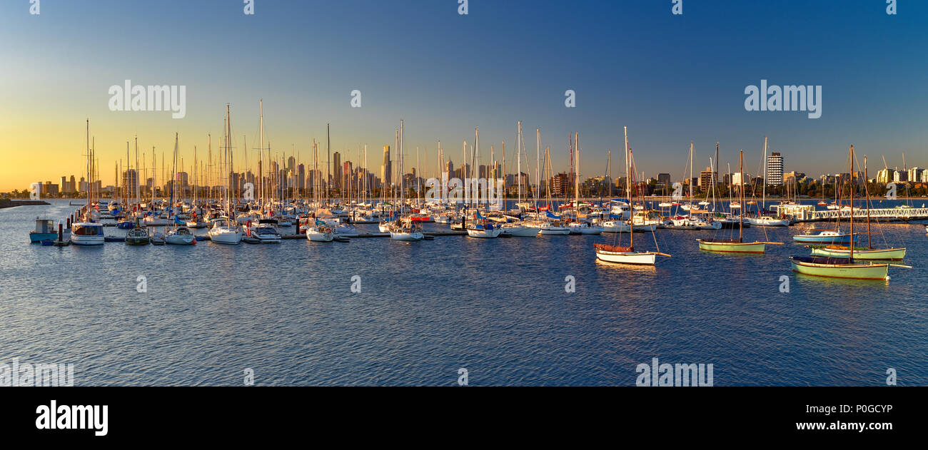 Melbourne skyline panoramic hi-res stock photography and images - Alamy