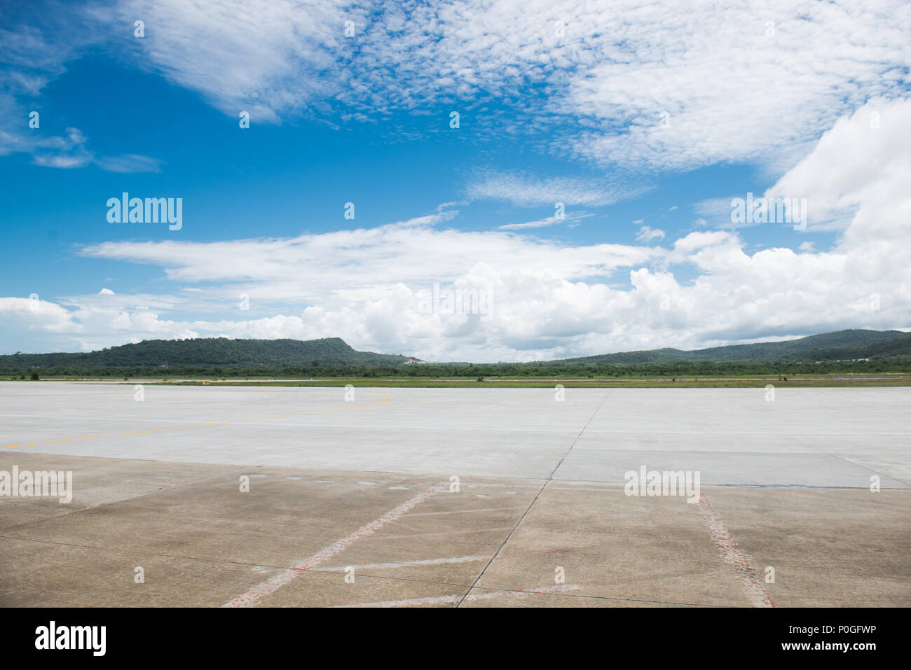 Empty airport runway concept hi-res stock photography and images - Alamy
