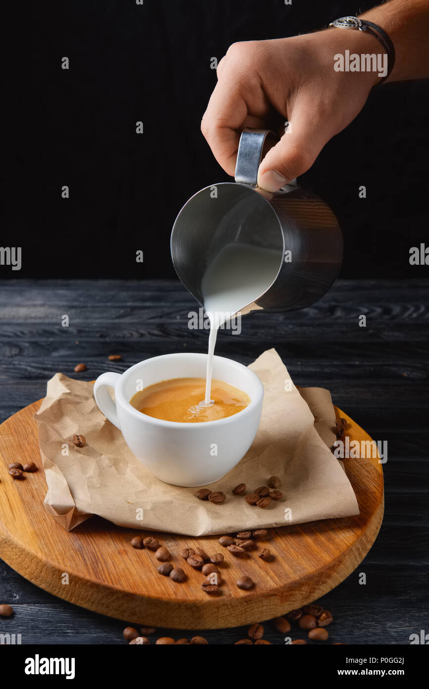 Cream coffee pouring hi-res stock photography and images - Alamy