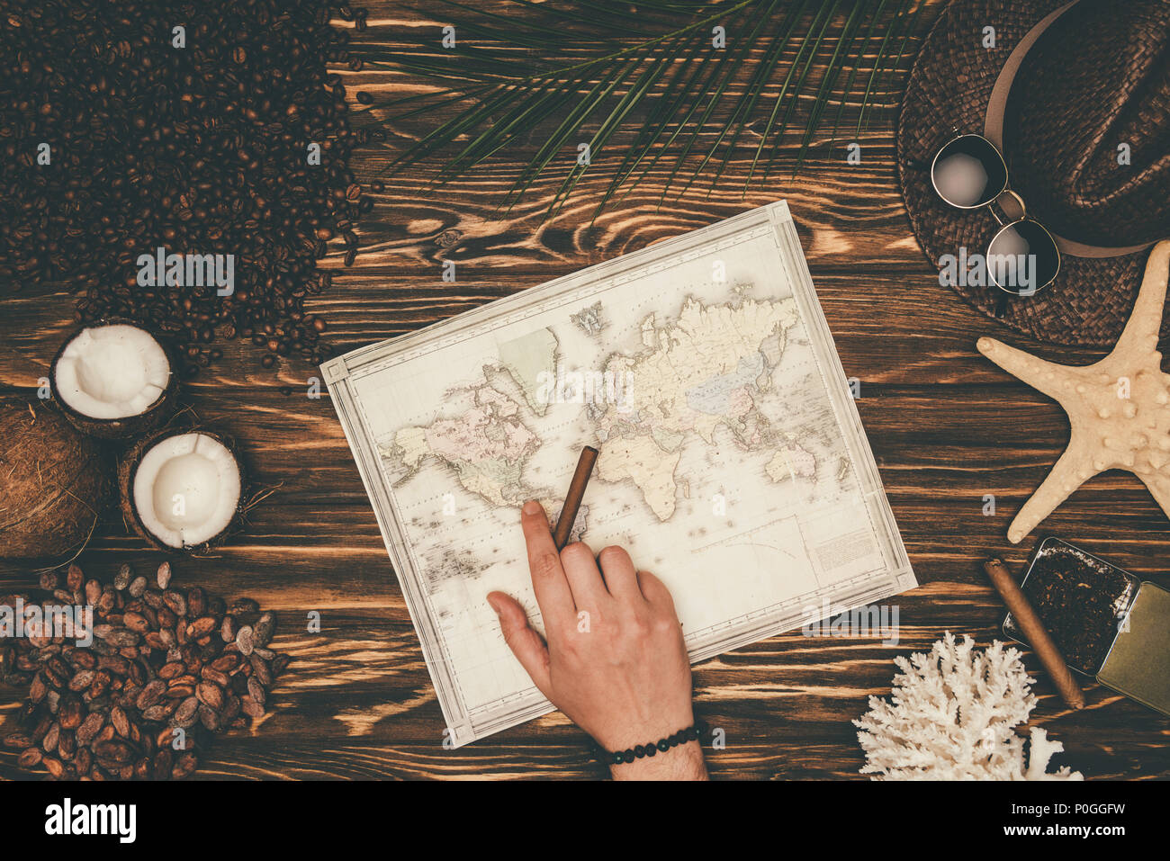 Man top hat cigar hi-res stock photography and images - Alamy