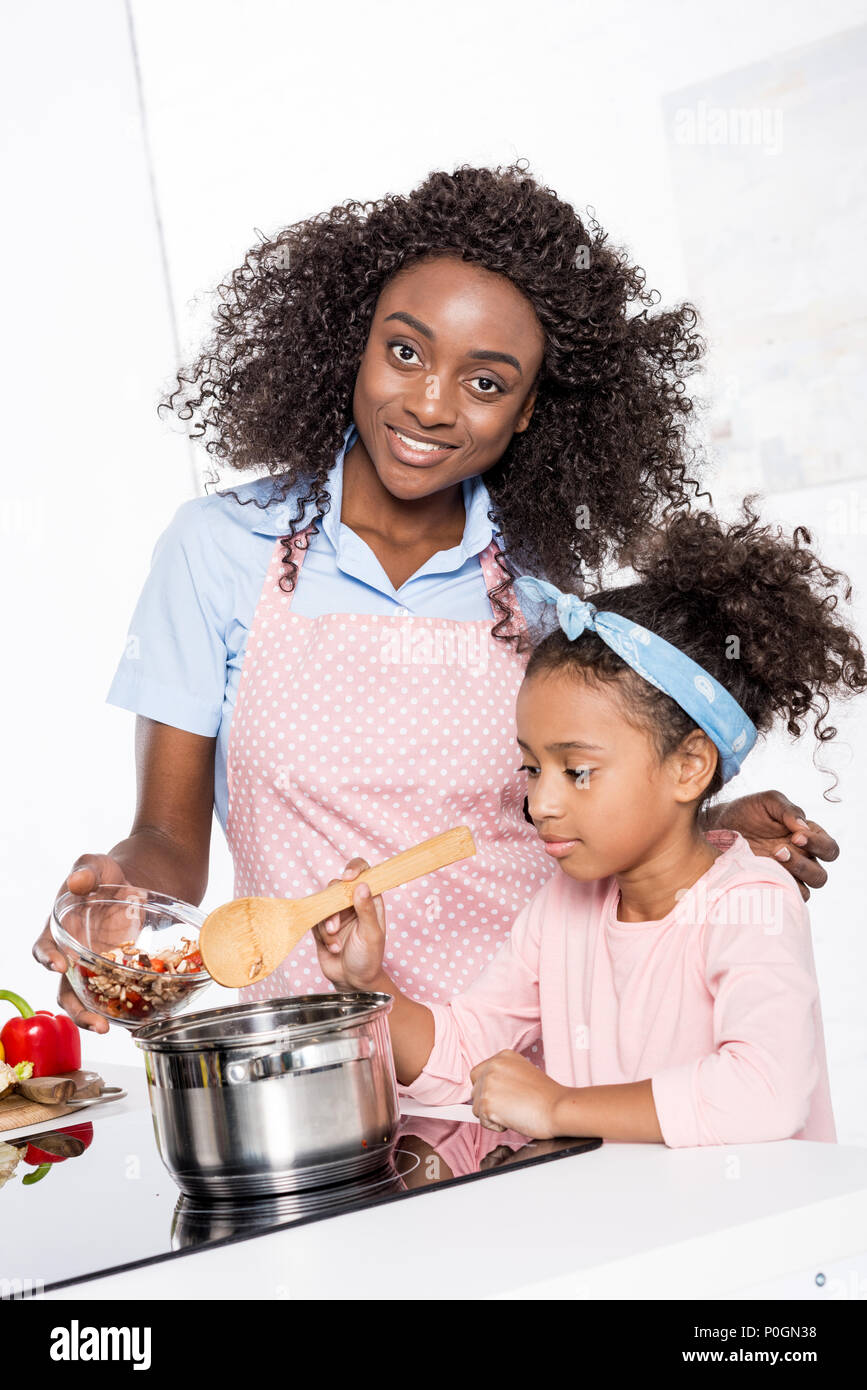 American kitchen and cooker hi-res stock photography and images - Alamy