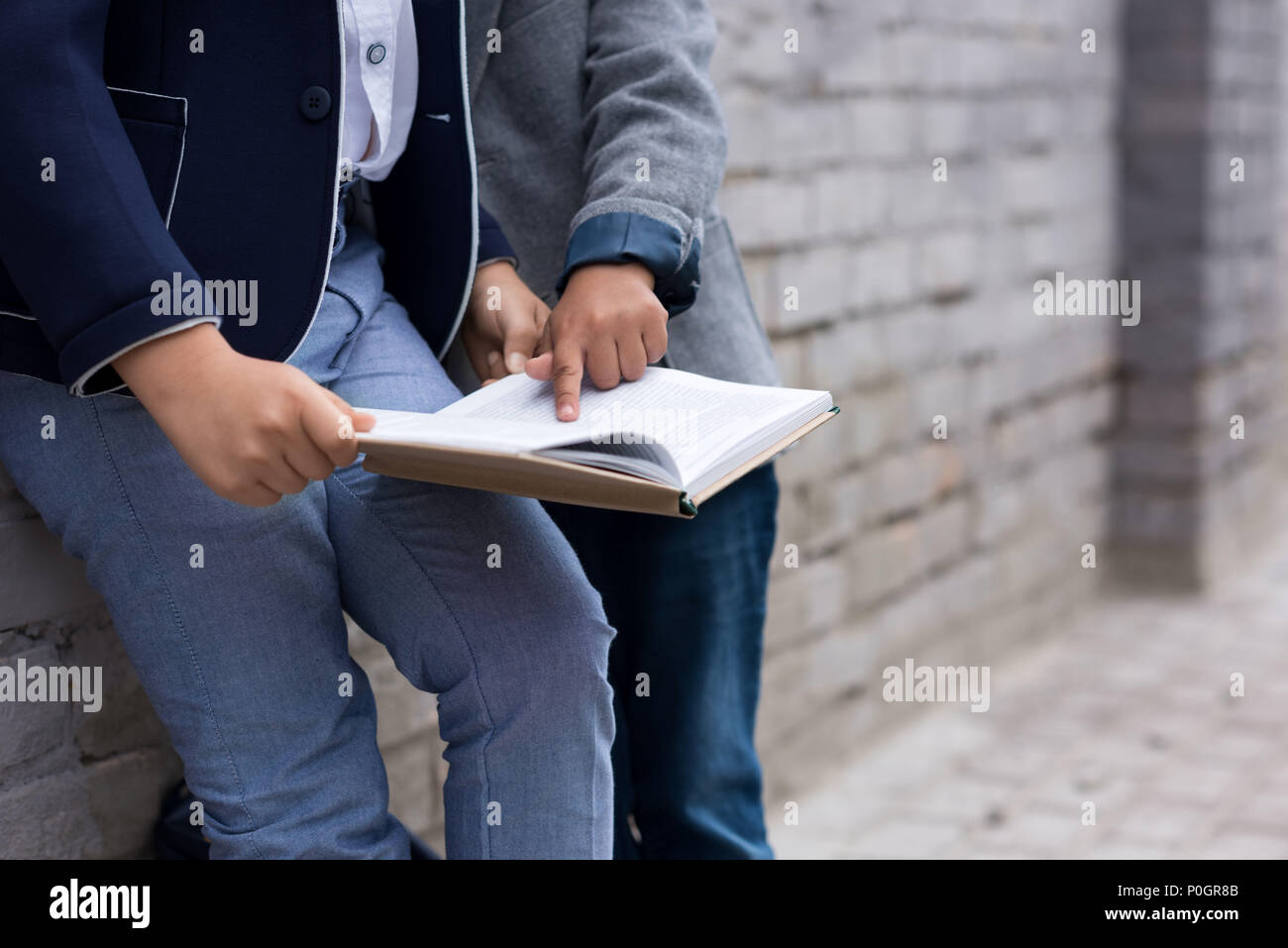 Back shot kids reading book hi-res stock photography and images - Alamy