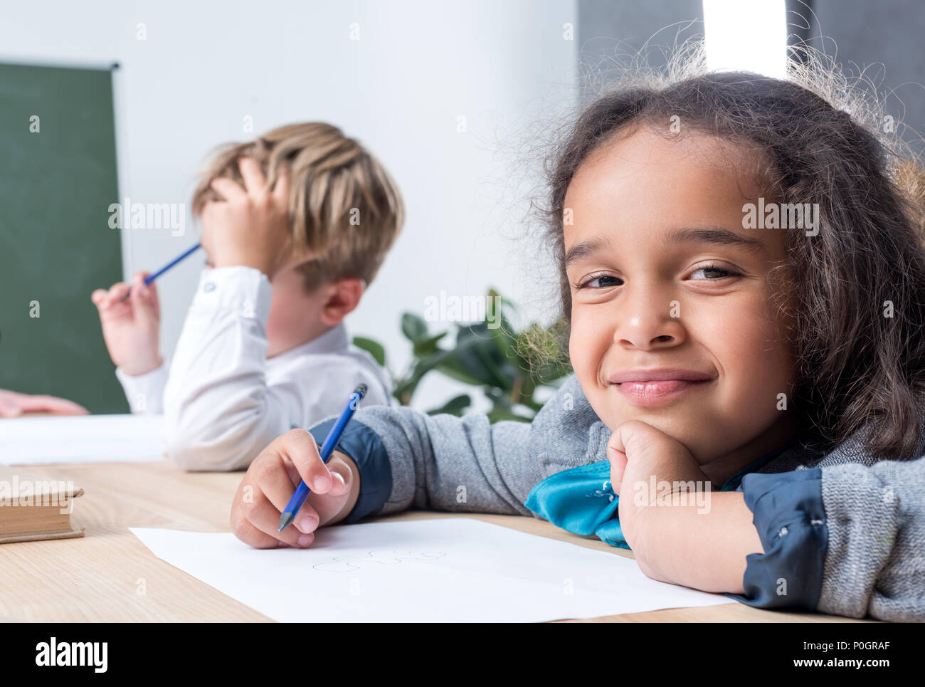 Girl and boy drawing in class hi-res stock photography and images - Alamy