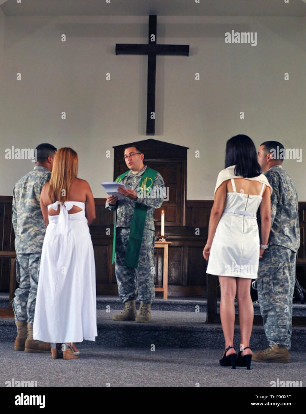 War brides hi-res stock photography and images - Alamy