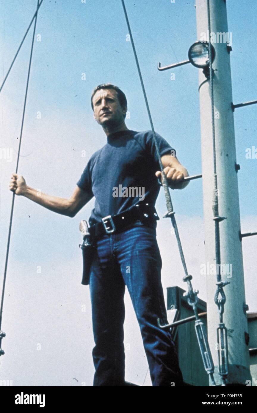 1975 usa director steven spielberg hi-res stock photography and images ...