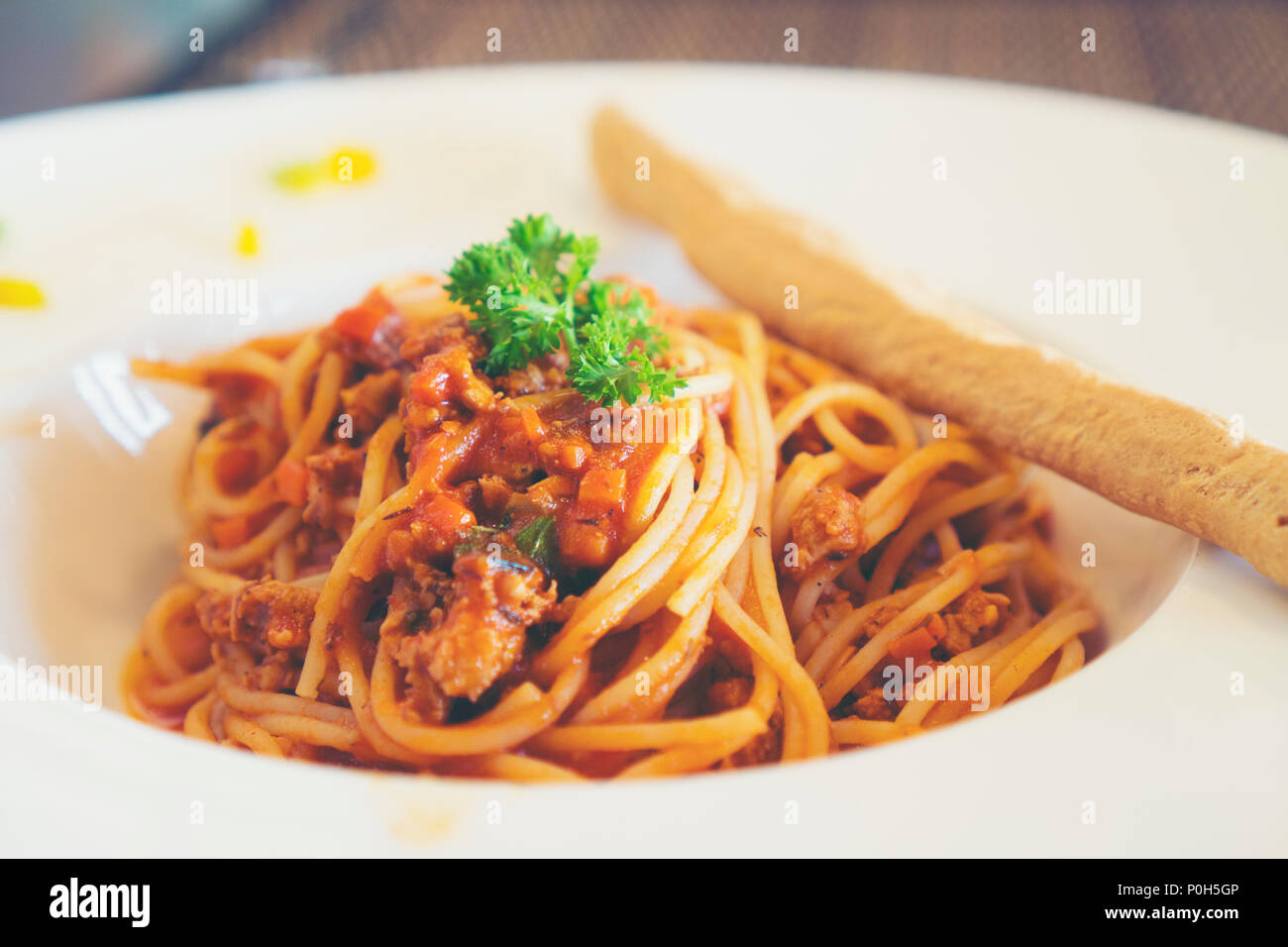Spaghetti al sugo pomodoro basilico Stock Photo - Alamy
