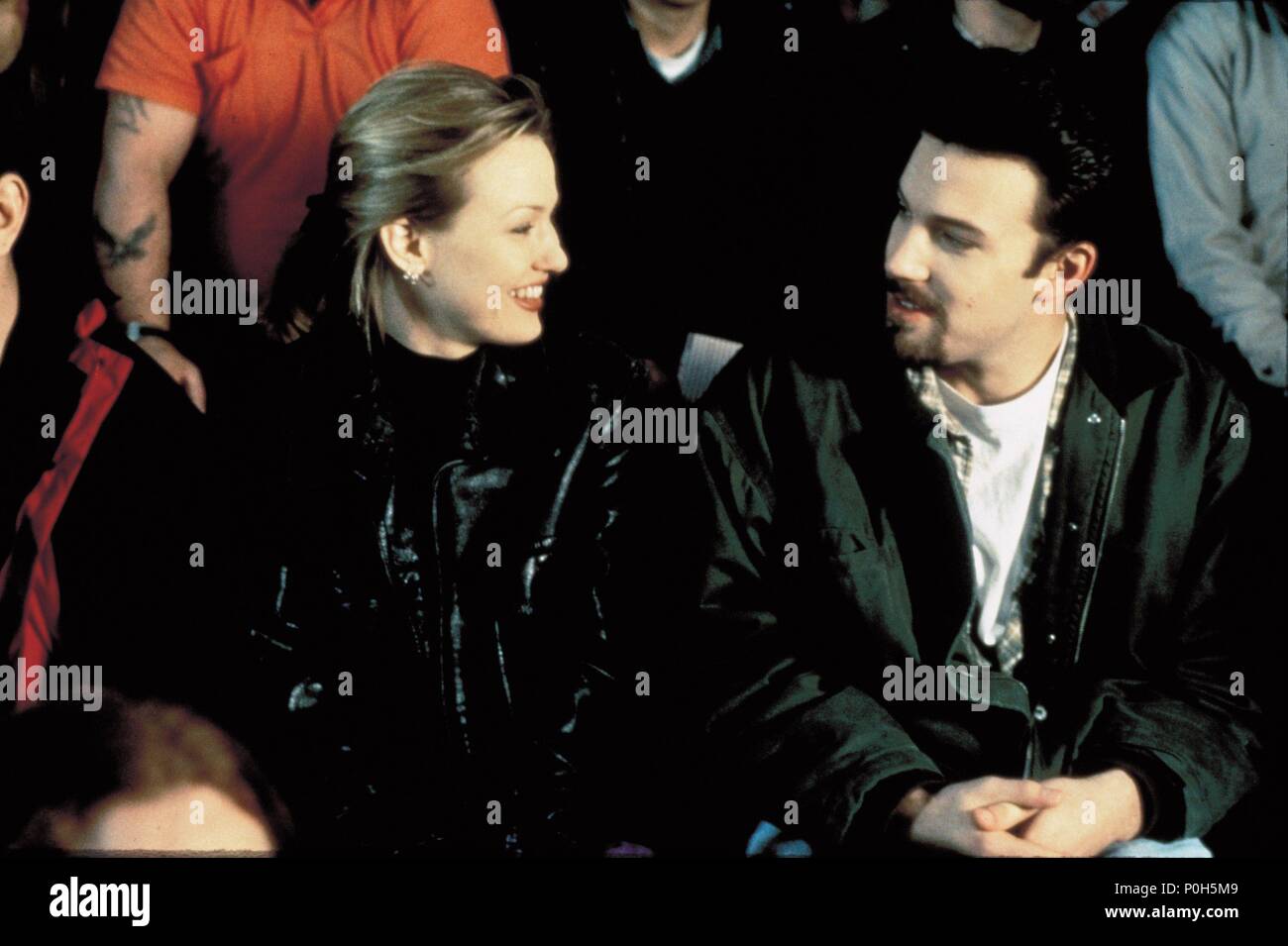 Chasing amy 1997 joey lauren adams hi-res stock photography and images ...