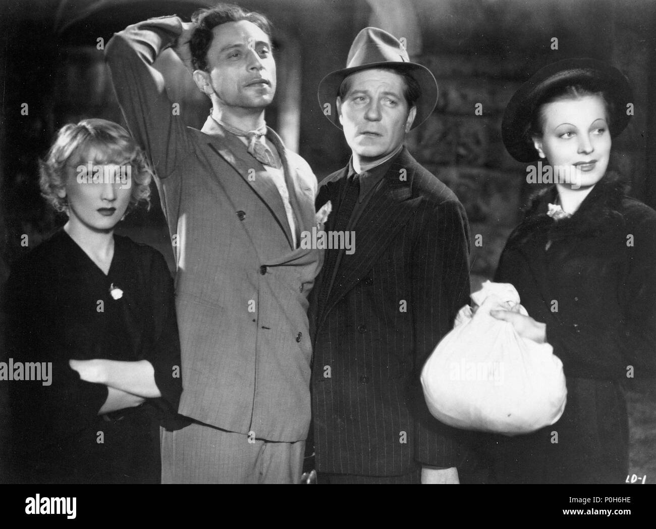 Les bas fonds hi-res stock photography and images - Alamy