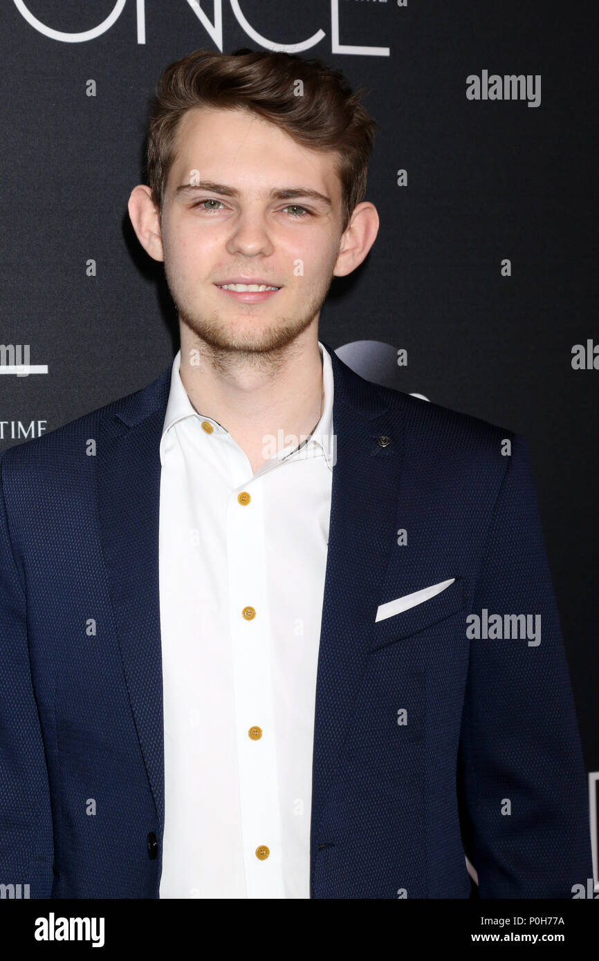 Time series finale party hi-res stock photography and images - Alamy