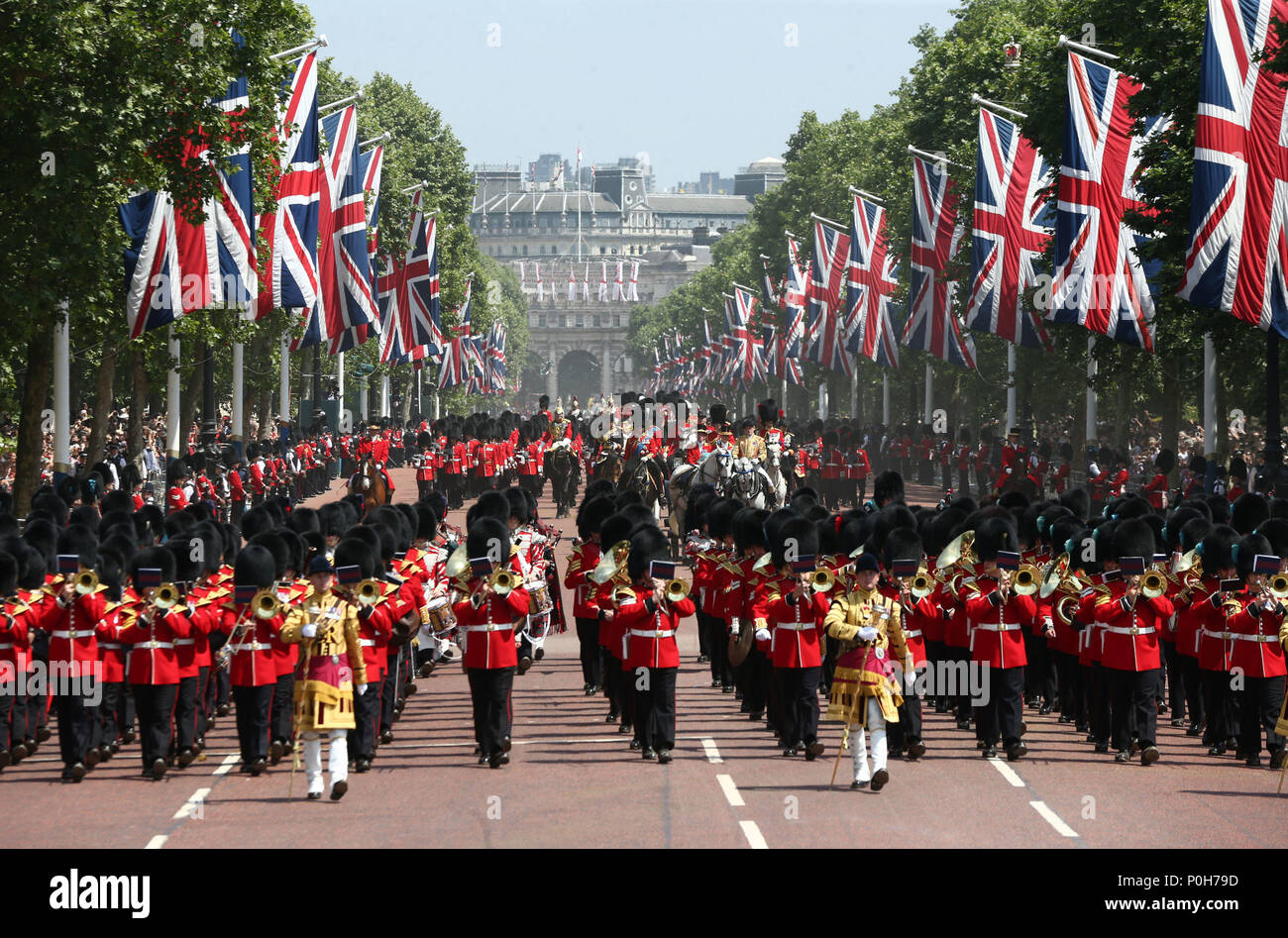 The parade makes its way up The Mall from Horse Guards Parade to ...
