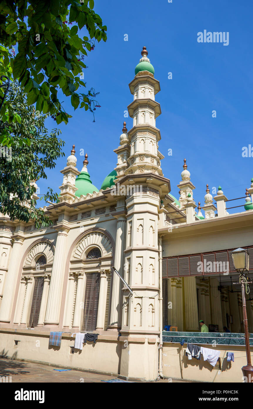 The mosque with green domes in Kolkata India a sight Stock Photo - Alamy