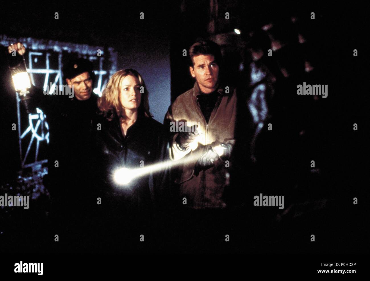 Elisabeth shue val kilmer saint hi-res stock photography and images - Alamy